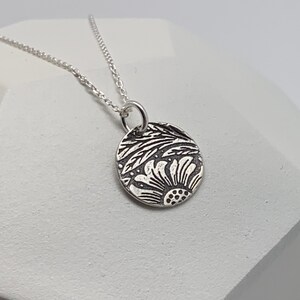 Tiny Modern Floral Circle Silver Necklace Round Silver Leaf Pendant ...