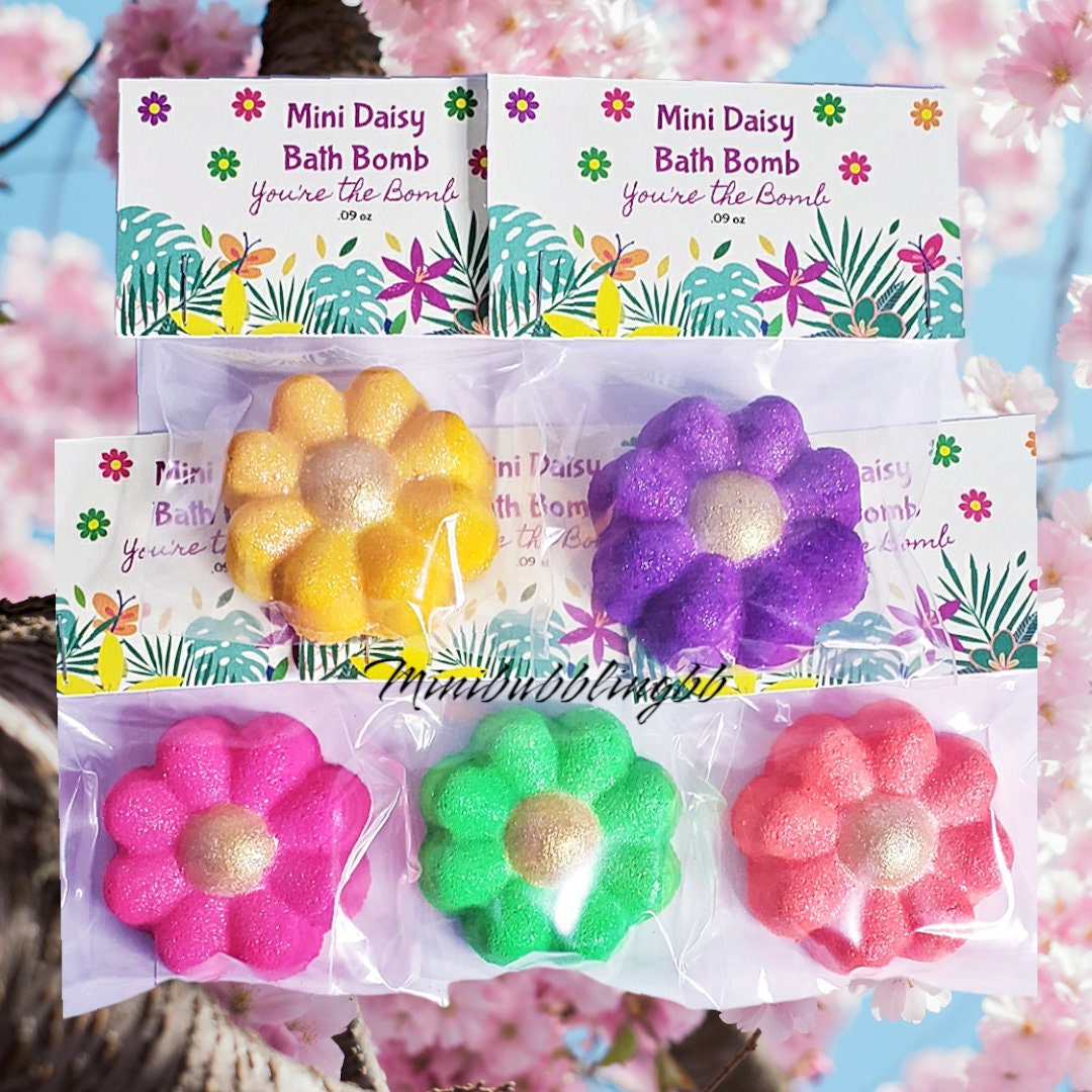 Mini Daisy Bath Bomb, Handmade Floral Fizzy Bomb With Botanical Scent ...