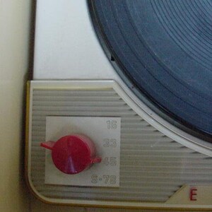 Emerson Vintage Record Player Console Cabinet With Am Radio 1950's ...