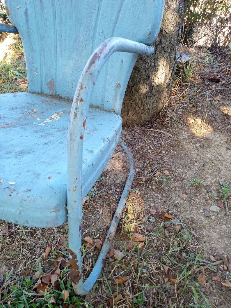 Vintage Metal Rustic Clam Back Shell Back Slant Back Patio Porch Motel ...