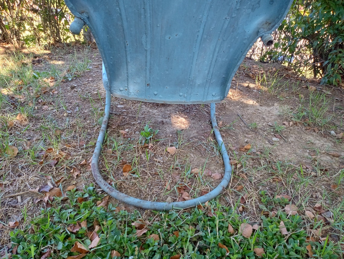 Vintage Metal Rustic Clam Back Shell Back Slant Back Patio Porch Motel ...