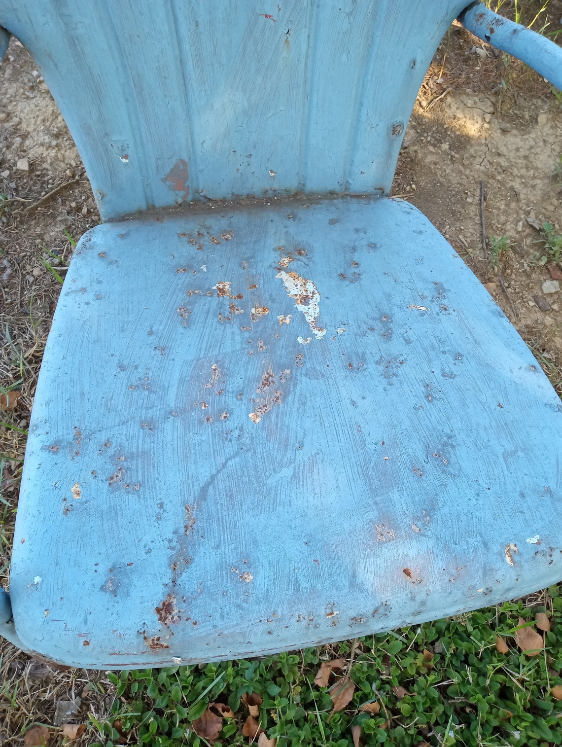 Vintage Metal Rustic Clam Back Shell Back Slant Back Patio Porch Motel ...