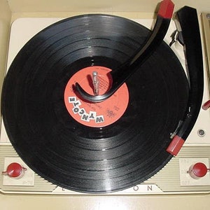 Emerson Vintage Record Player Console Cabinet With Am Radio 1950's ...