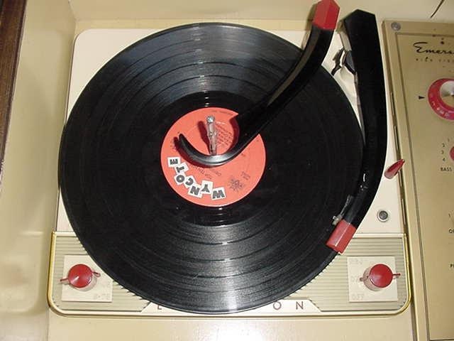 Emerson Vintage Record Player Console Cabinet With Am Radio 1950's ...
