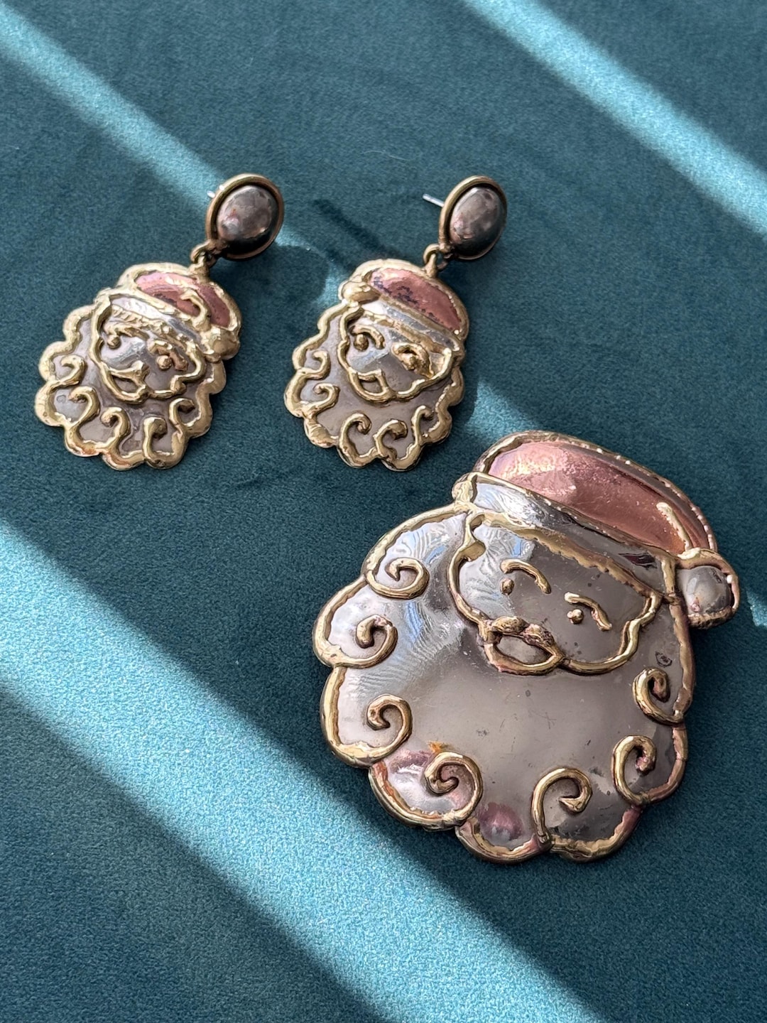 Conjunto de broche y aretes vintage mexicanos de Santa Claus en tres ...