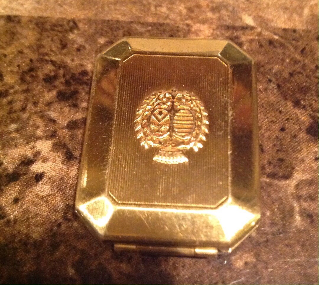Richard Hudnut Gold Tone Vintage Compact From the 50's. - Etsy