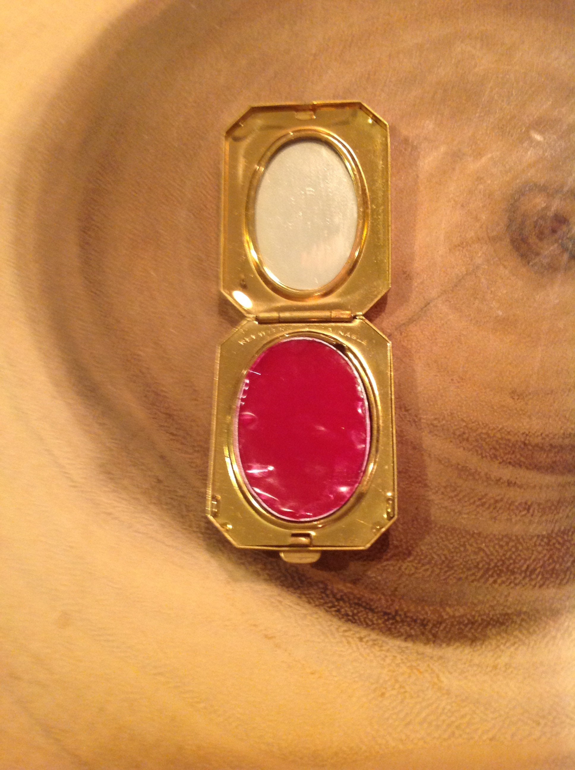 Richard Hudnut Gold Tone Vintage Compact From the 50's. - Etsy