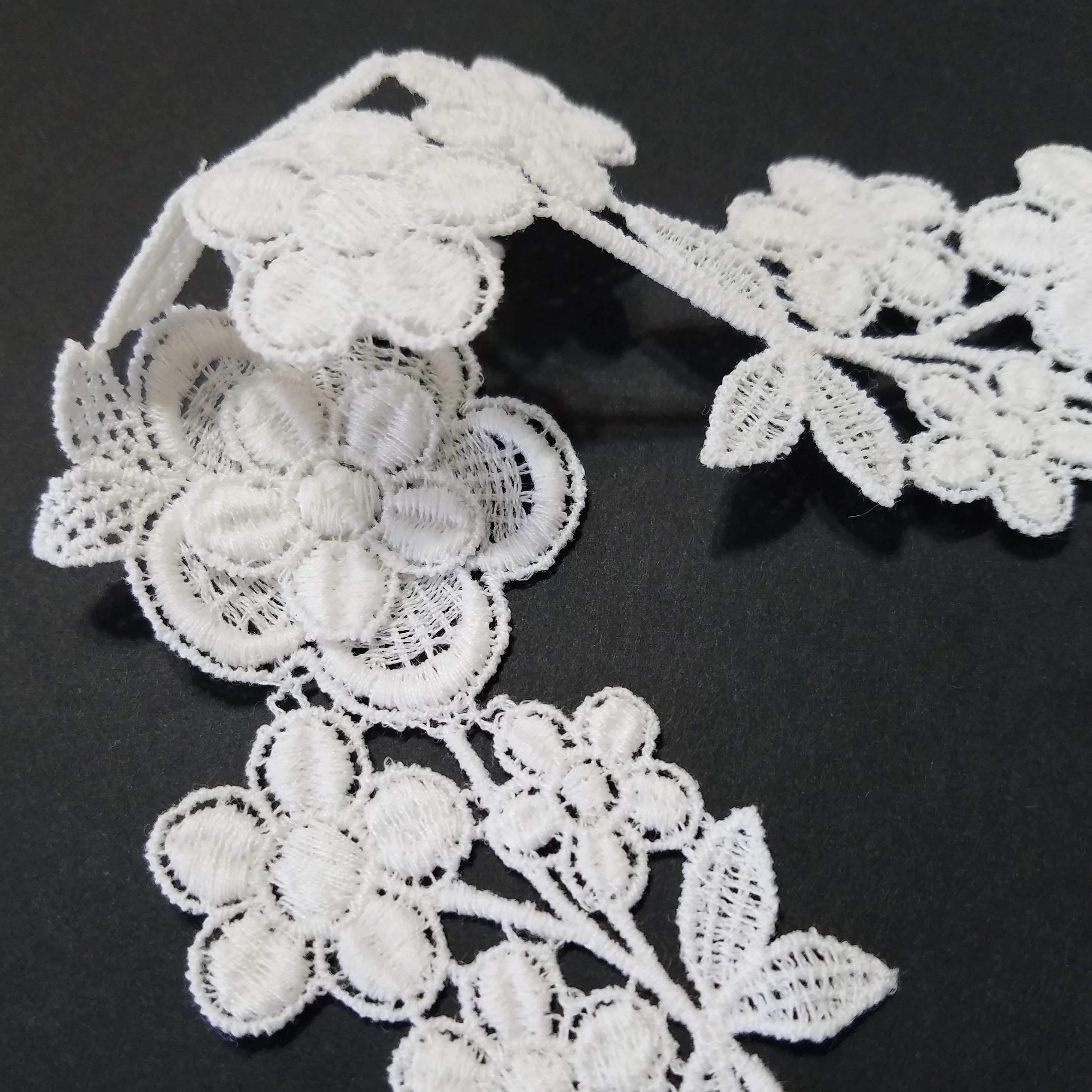 Vintage white floral venise lace trim- by the yard