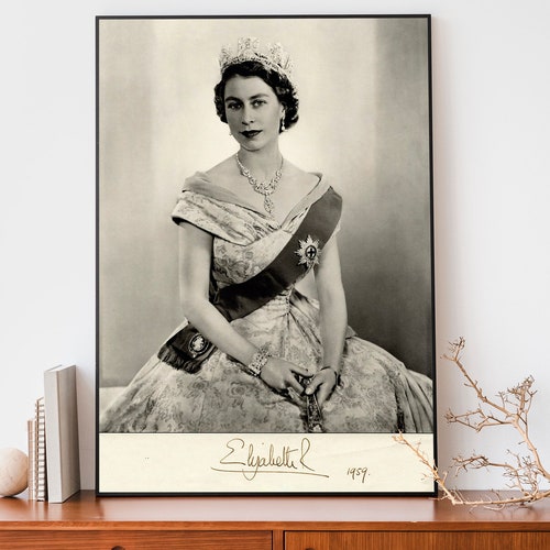 Queen Elizabeth Poster Vintage Print Queen Elizabeth Print - Etsy