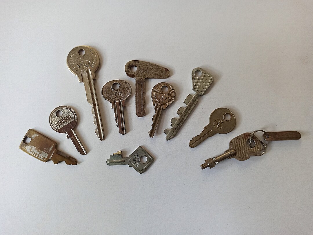 10 Old Flat Keys / Ignition Keys / Lock Keys / Rusty Keys / Rust and ...