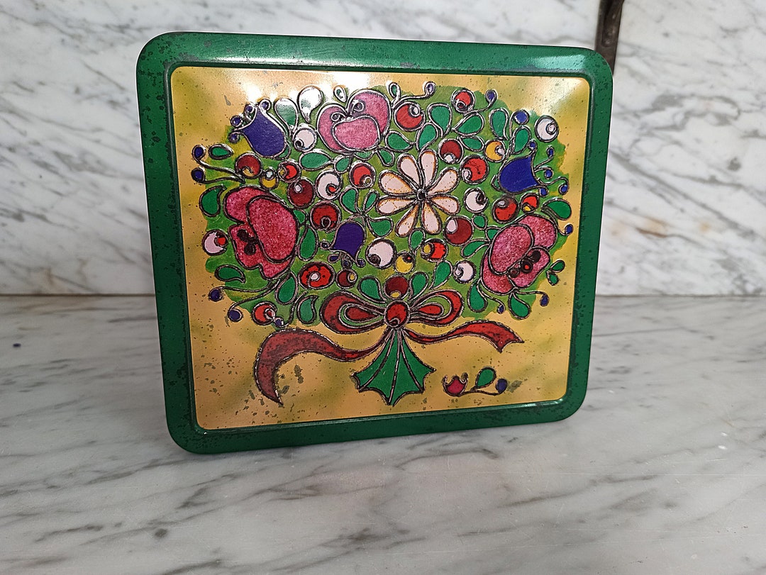 Old Chocolate Box / Cookie Tin / Tin Box / Tin Can / Vintage Gift Box ...