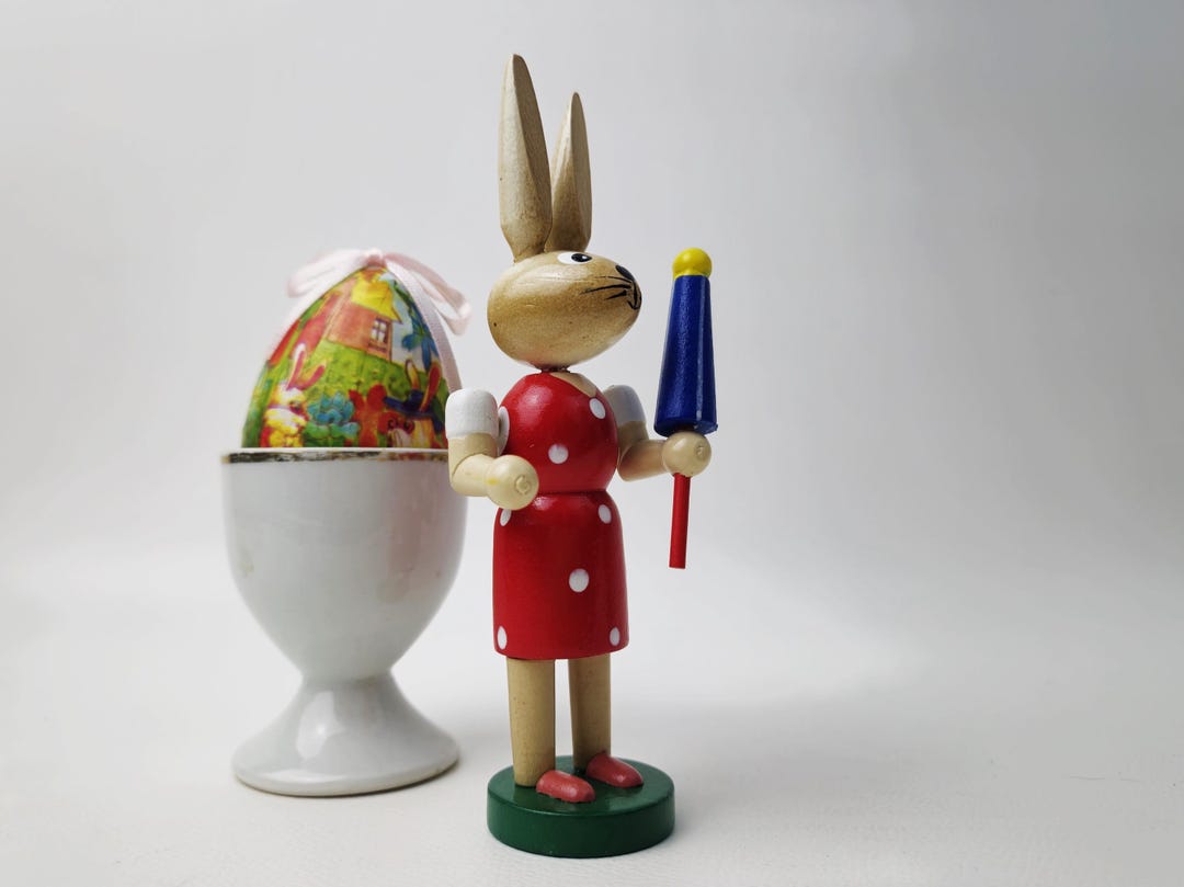 Wooden Easter Bunny Figure With Umbrella / Easter Bunny Standee ...