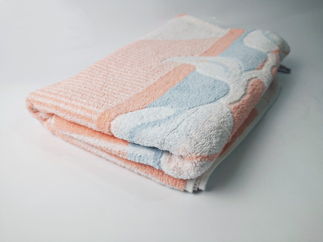 Vintage Shower Towel / Bath Towel / Colorful Retro TOWEL / Cotton ...