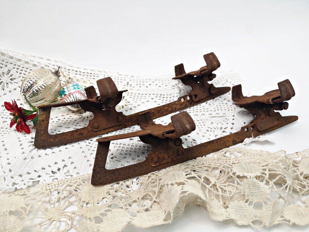 Old Rusty Metal Ice Skates / Rusty Patina / Magical Christmas ...