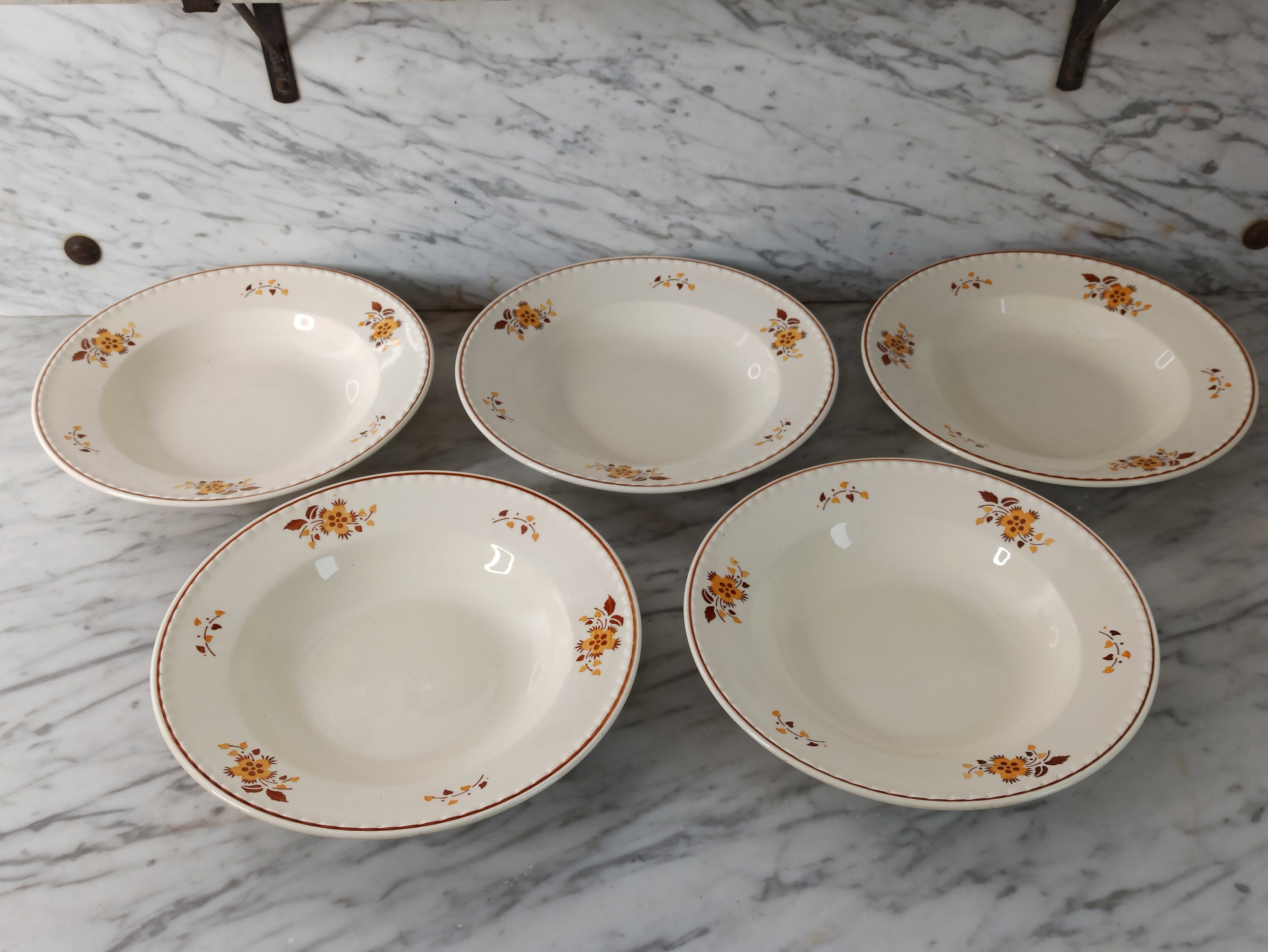 Home & Living Vintage flower decor German Vintage ceramic plates ...