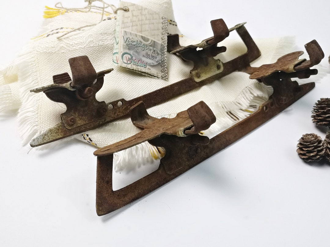 Old Rusty Metal Ice Skates / Rusty Patina / Magical Christmas ...