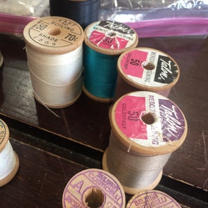 Antique Vintage Group of 28 Wooden Thread Spools Craft Display Bulk ...