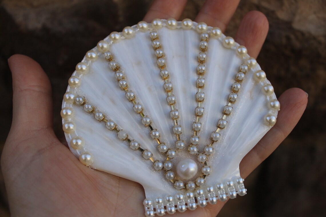Natural Seashell decorated with pearls Flat Scallop's | Etsy