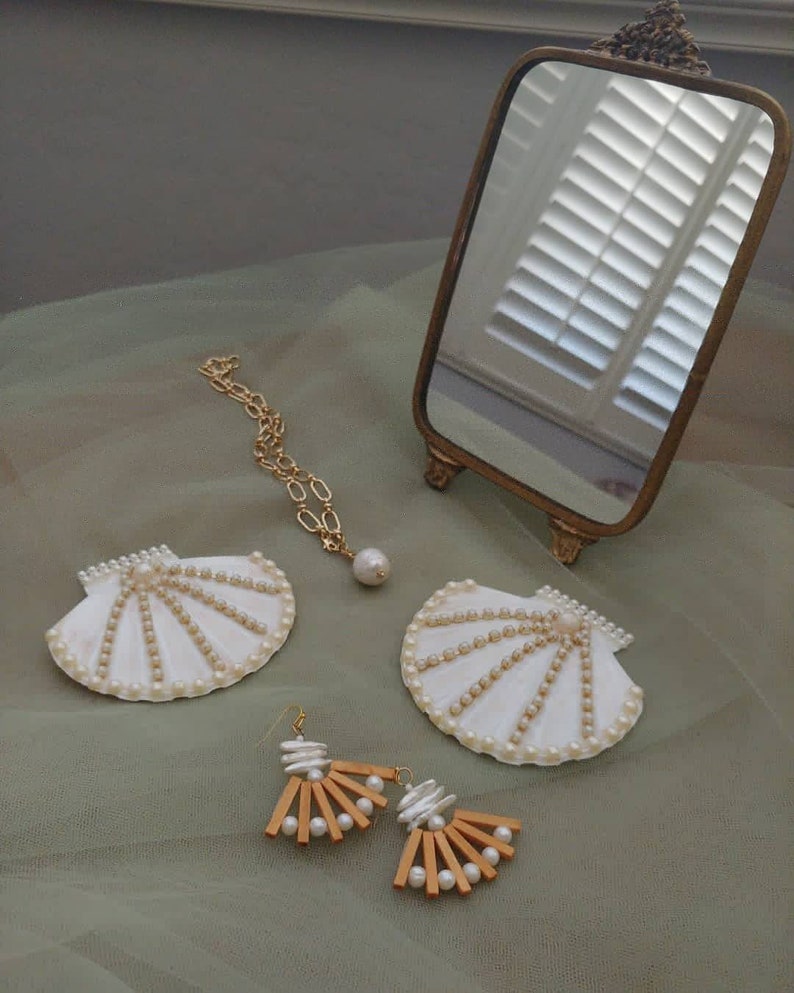 Natural Seashell Decorated With Pearls, Flat Scallop Fan Shell, Beach ...