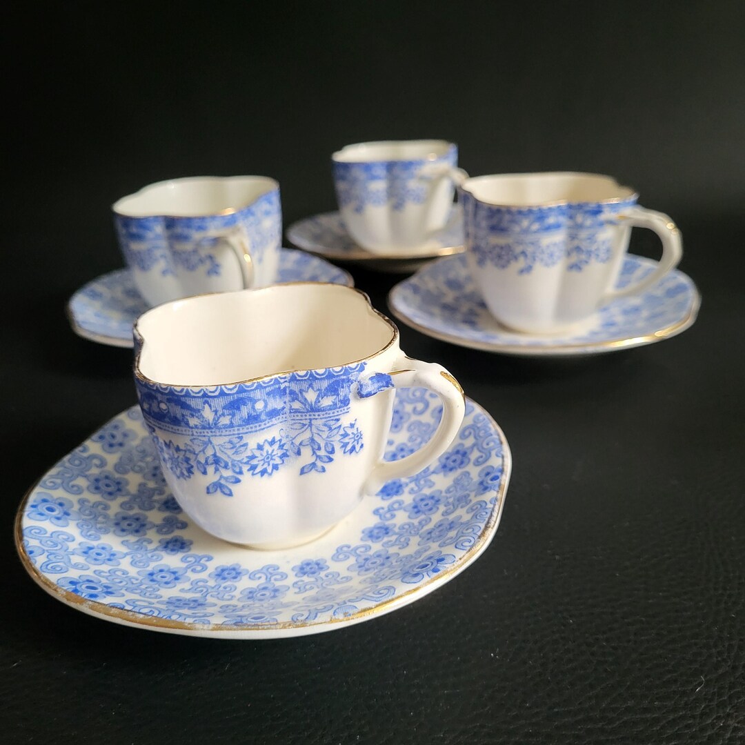 Quatrefoil Coffee Set 4 Coffee Cups and Saucers White and Blue China ...
