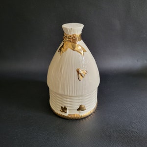 Jacfer Honey Pot Beige and Gold Beehive-shaped Earthenware Pot ...