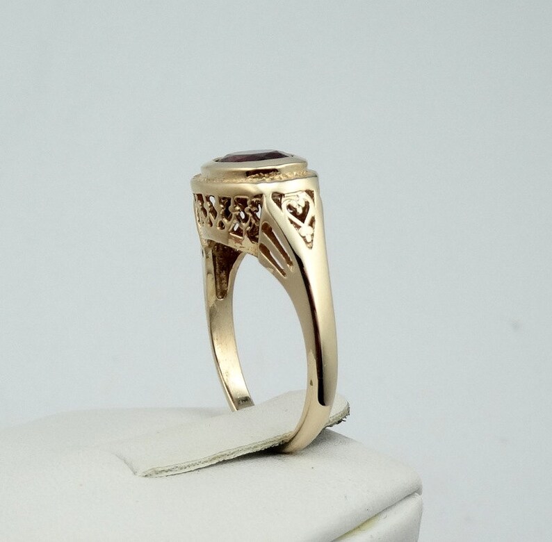 Gorgeous Bezel Set Garnet in A Vintage 14K Yellow Gold Ring - Etsy