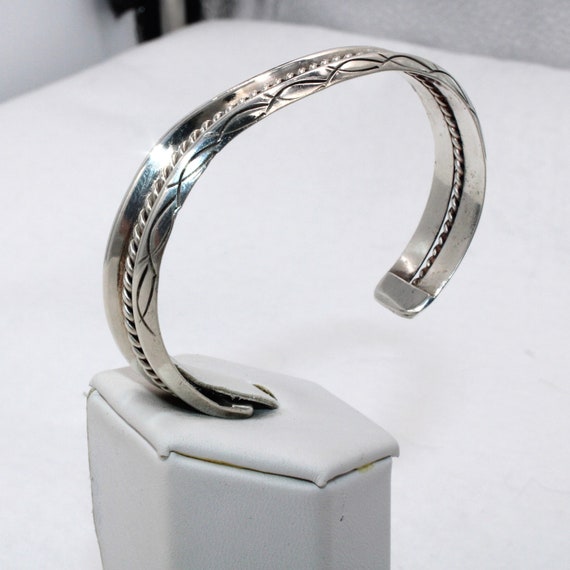 Unique Southwest Native American Rope And Stamped Fis… - Gem