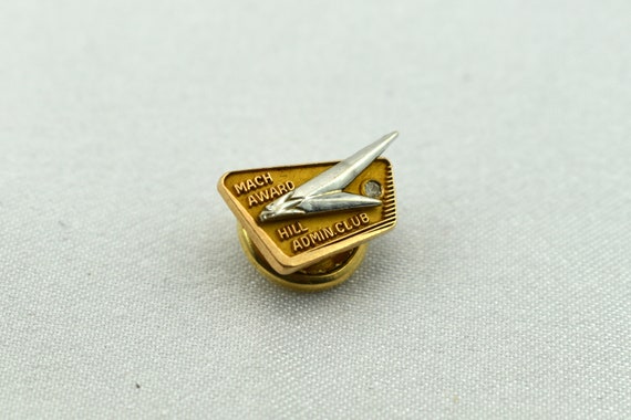 Collectible Rare Vintage 10K Gold 'Mach Award Hill Ad… - Gem