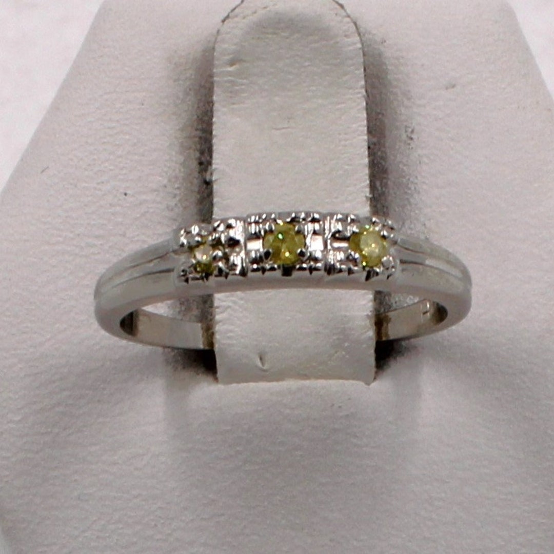 Affordable Lovely Yellow Diamonds in A Platinum Band Size 6 1/4 FREE ...