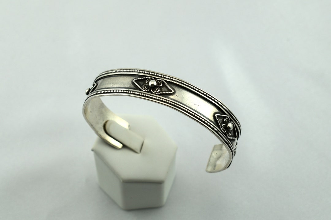 Handsome Vintage Southwest Native American Rope Design Cuff Bracelet ...