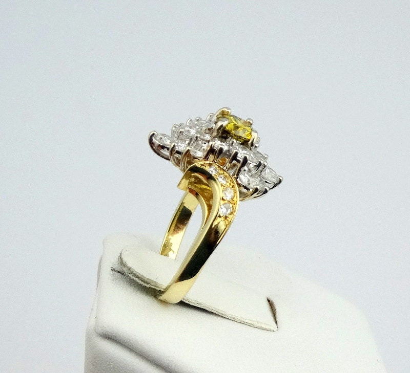 Stunning 18K Ring With a 0.67 Carat Canary Yellow Diamond and | Etsy