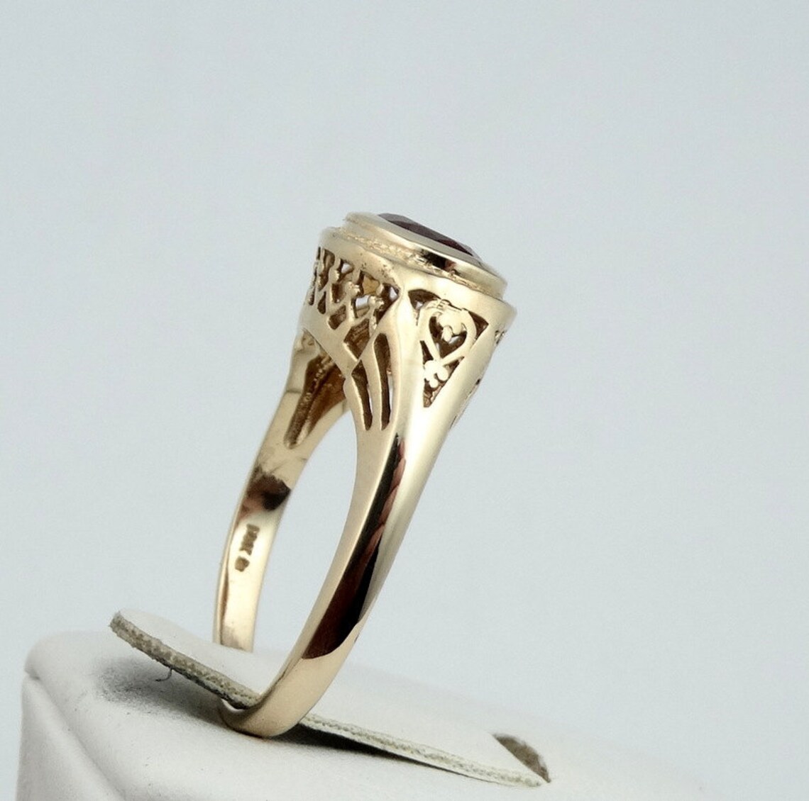 Gorgeous Bezel Set Garnet in A Vintage 14K Yellow Gold Ring - Etsy