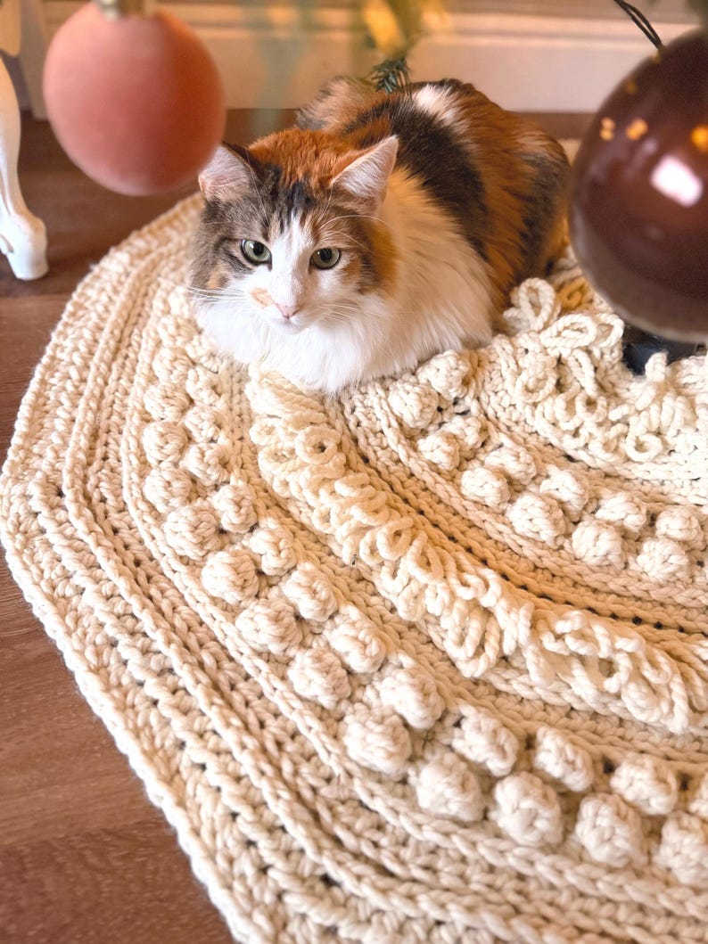 Bohoho Christmas Tree Skirt Crochet Pattern | Super Bulky Christmas ...