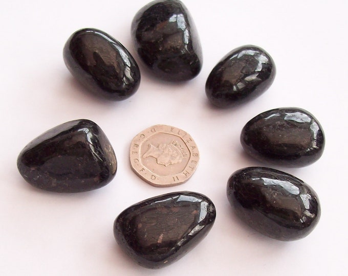 Nuummit , Nuumit , Nuummite Tumblestone, Scorcerers Stone, Crystal ...