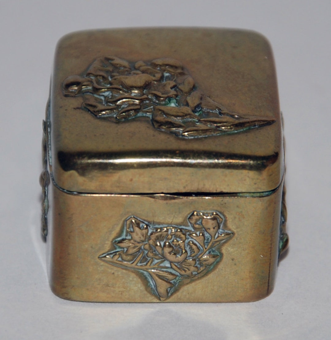 Late Meiji Era Japan Vintage Brass Stamp Box -- Free USA Shipping! - Etsy