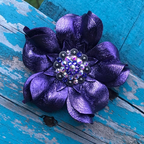 White Leather Flower Concho - Etsy Canada