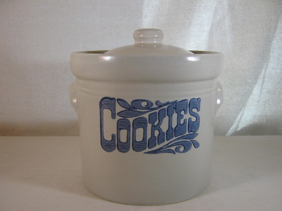 Pfaltzgraff Yorktowne Cookie Jar With Lid, Tab Handles, Grey and Blue ...