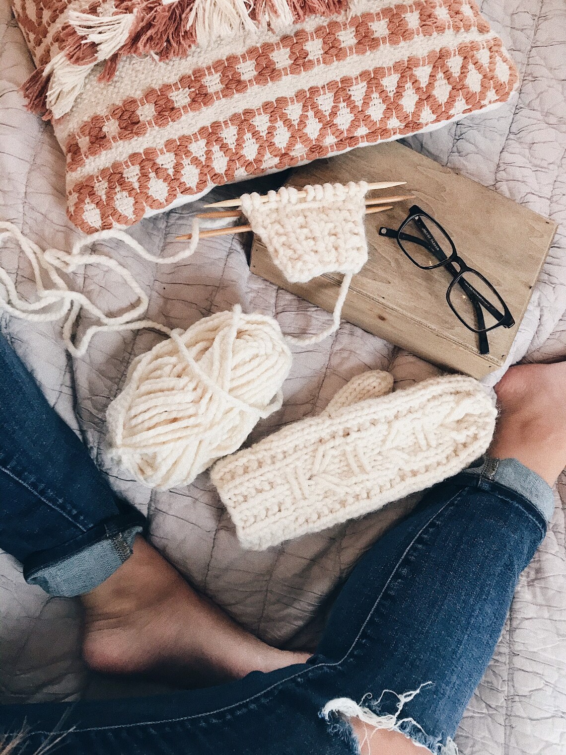 The Aztec Mittens / Knitting Pattern / Super Chunky Easy Knit | Etsy