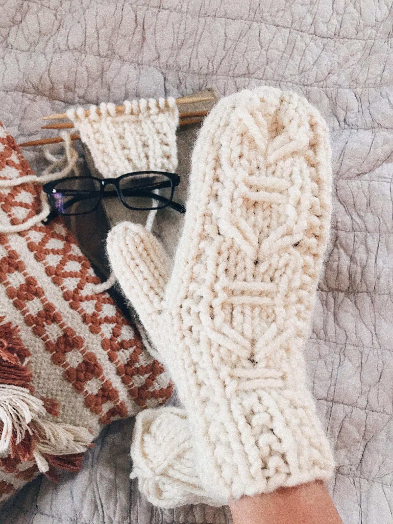 The Aztec Mittens / Knitting Pattern / Super Chunky Easy Knit | Etsy