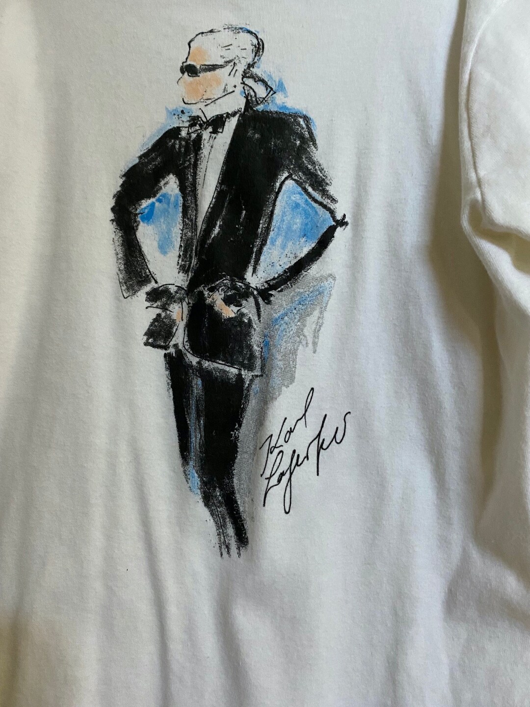 Karl Lagerfeld Designed "key to the Cure" Breast Cancer Awareness T ...