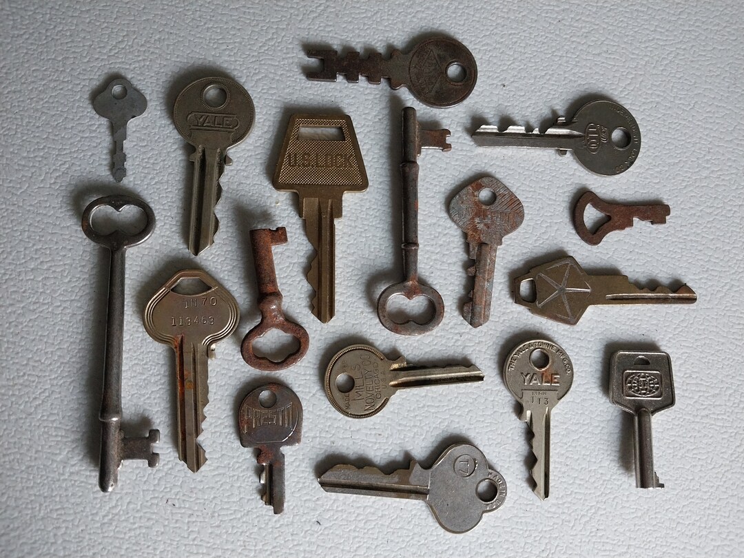 17 Old Vintage and Antique Keys, Skeleton Door Key, Cash Box, Mills ...