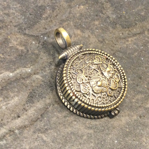 Clock Locket - Etsy