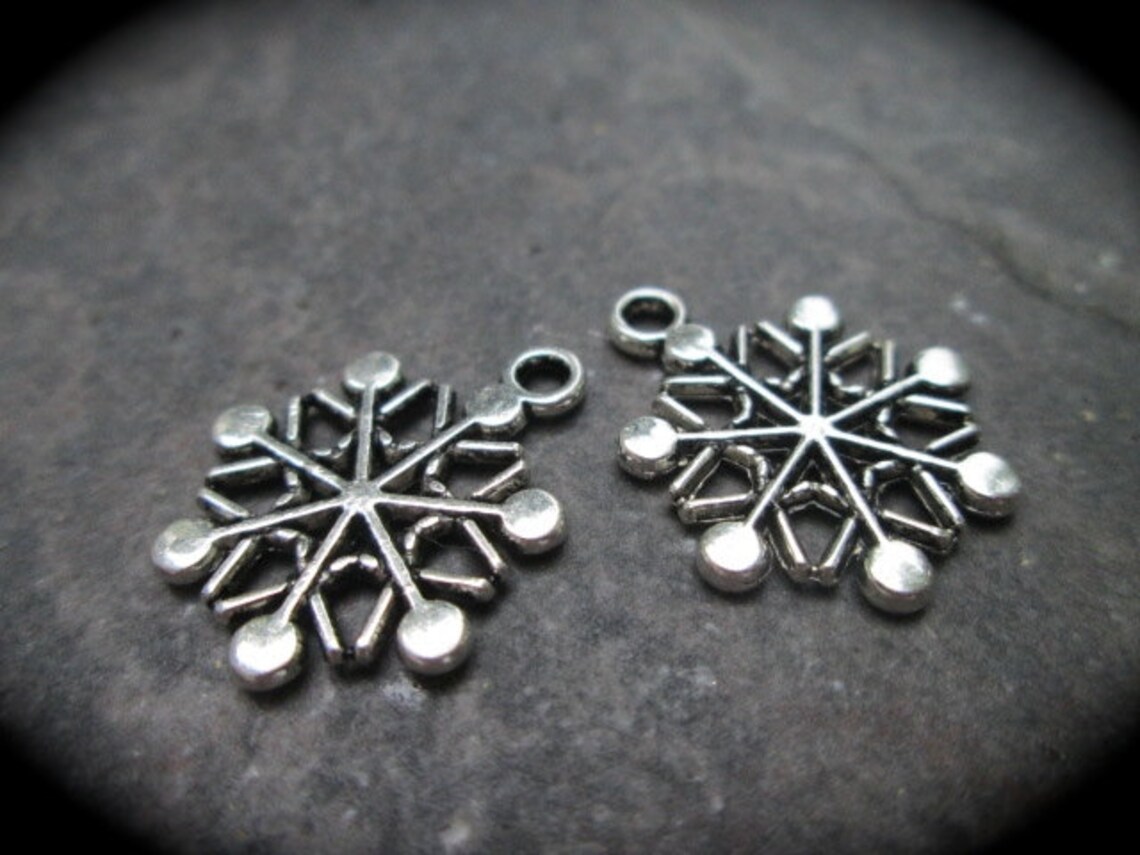Snowflake Charms Package of 4 Antique Silver Highly Detailed - Etsy