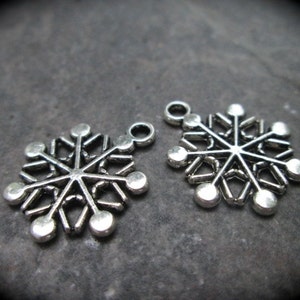 Snowflake Charms Package of 4 Antique Silver Highly Detailed Charms ...