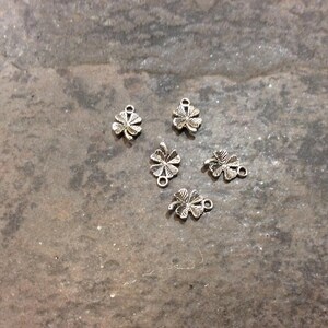 CLEARANCE Four Leaf Clover Charms Package of 5 Charms Irish Charms Good Luck Charms Antique ...