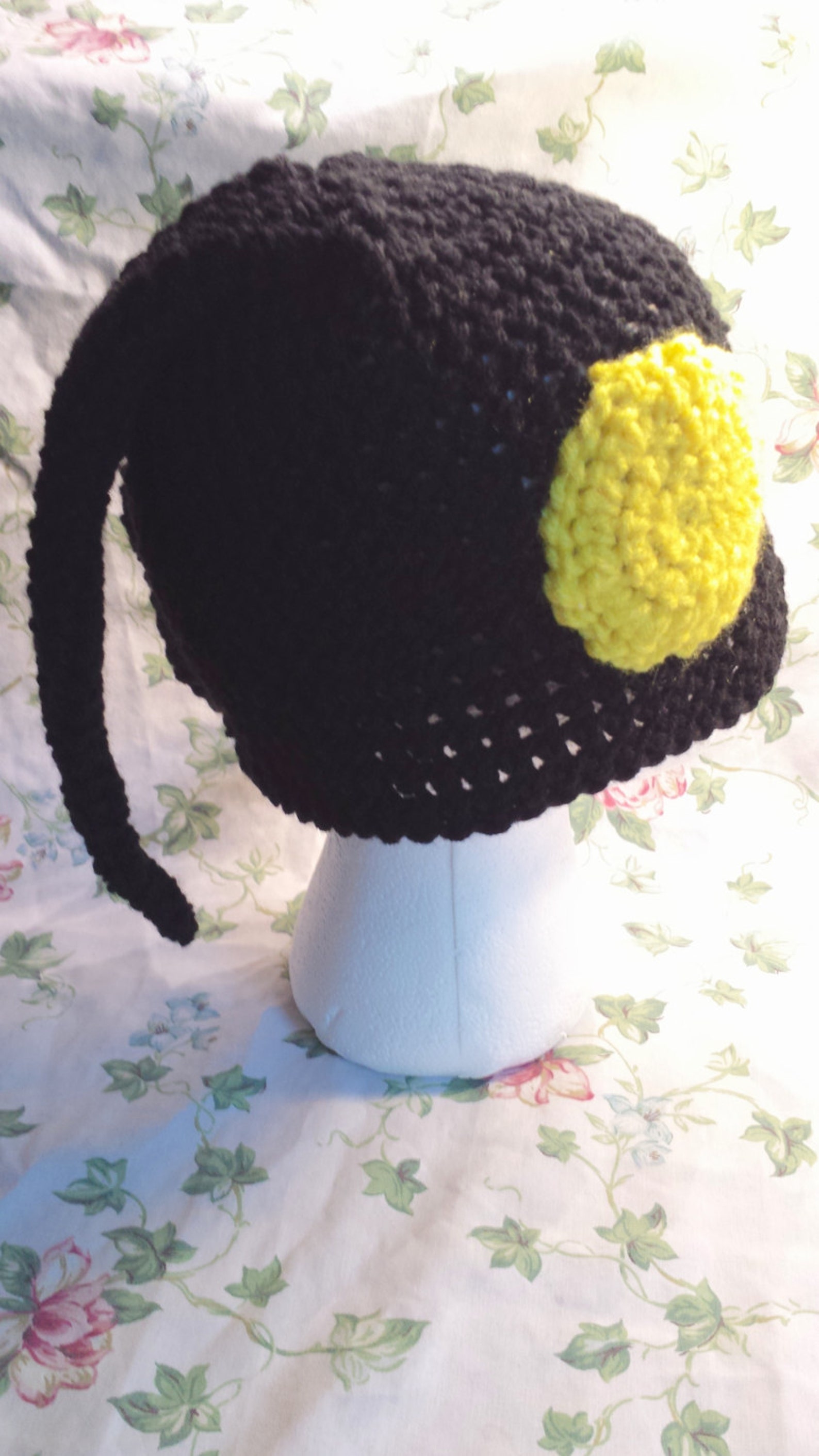 Heartless Shadow Beanie - Etsy