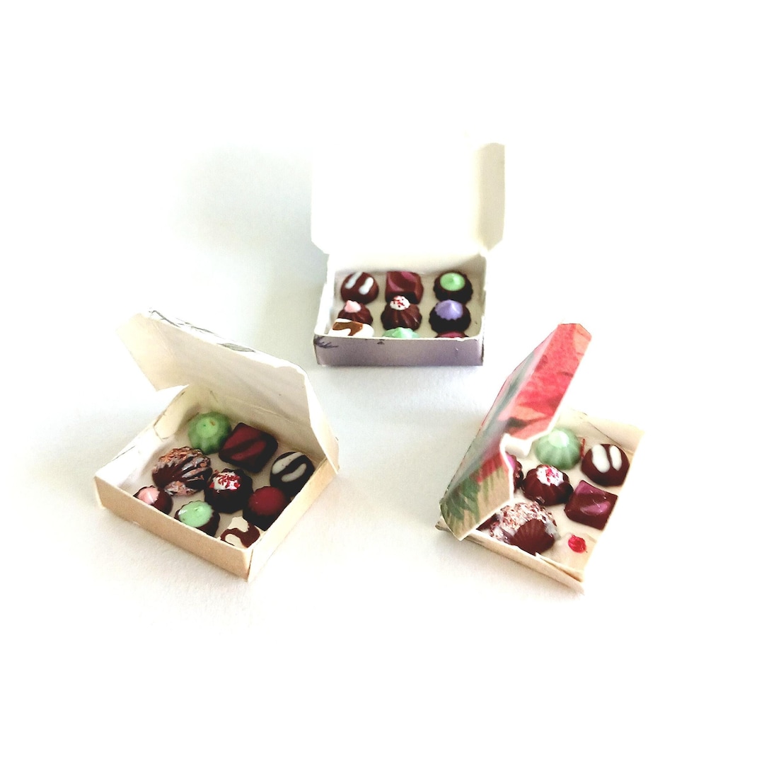 Christmas Miniature Food Box of Chocolates Dollhouse Miniature Food 1: ...