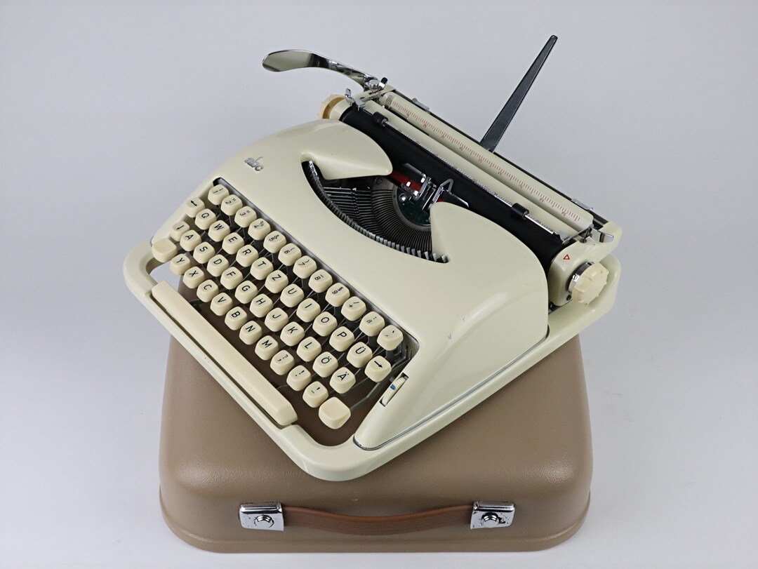 Vintage ABC Typewriter From 1962, Wilhelm Wagenfeld Design, Cream ...
