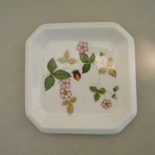 Wedgwood Wild Strawberry - Shop Online - Etsy