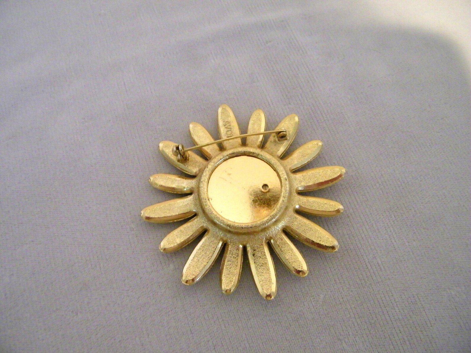 Vintage Avon Daisy Perfume Glace White Enamel Brushed Goldtone Pin - Etsy
